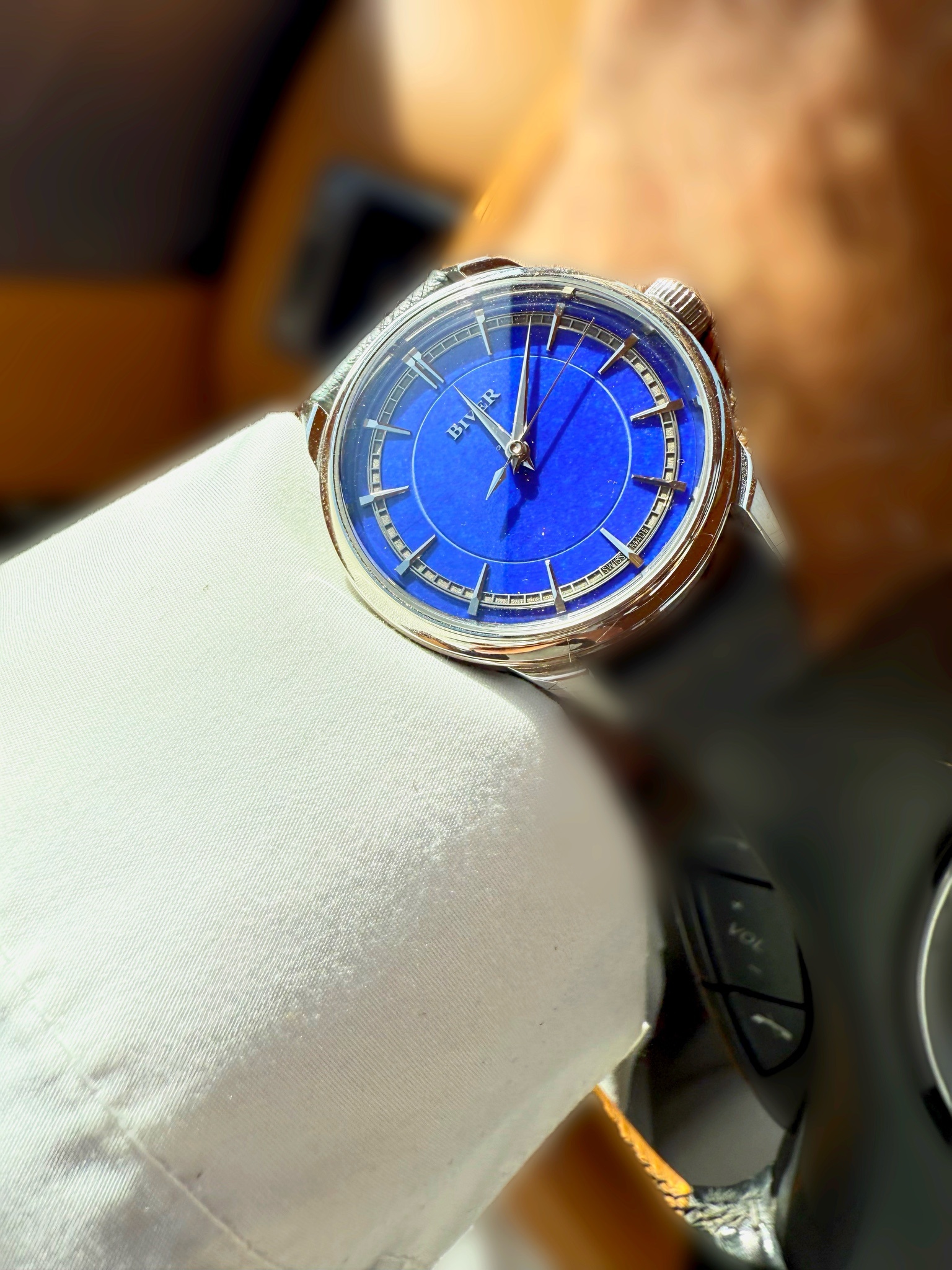 Explore the Biver automatic micro rotor in Platinum and Lapis Lazuli ...