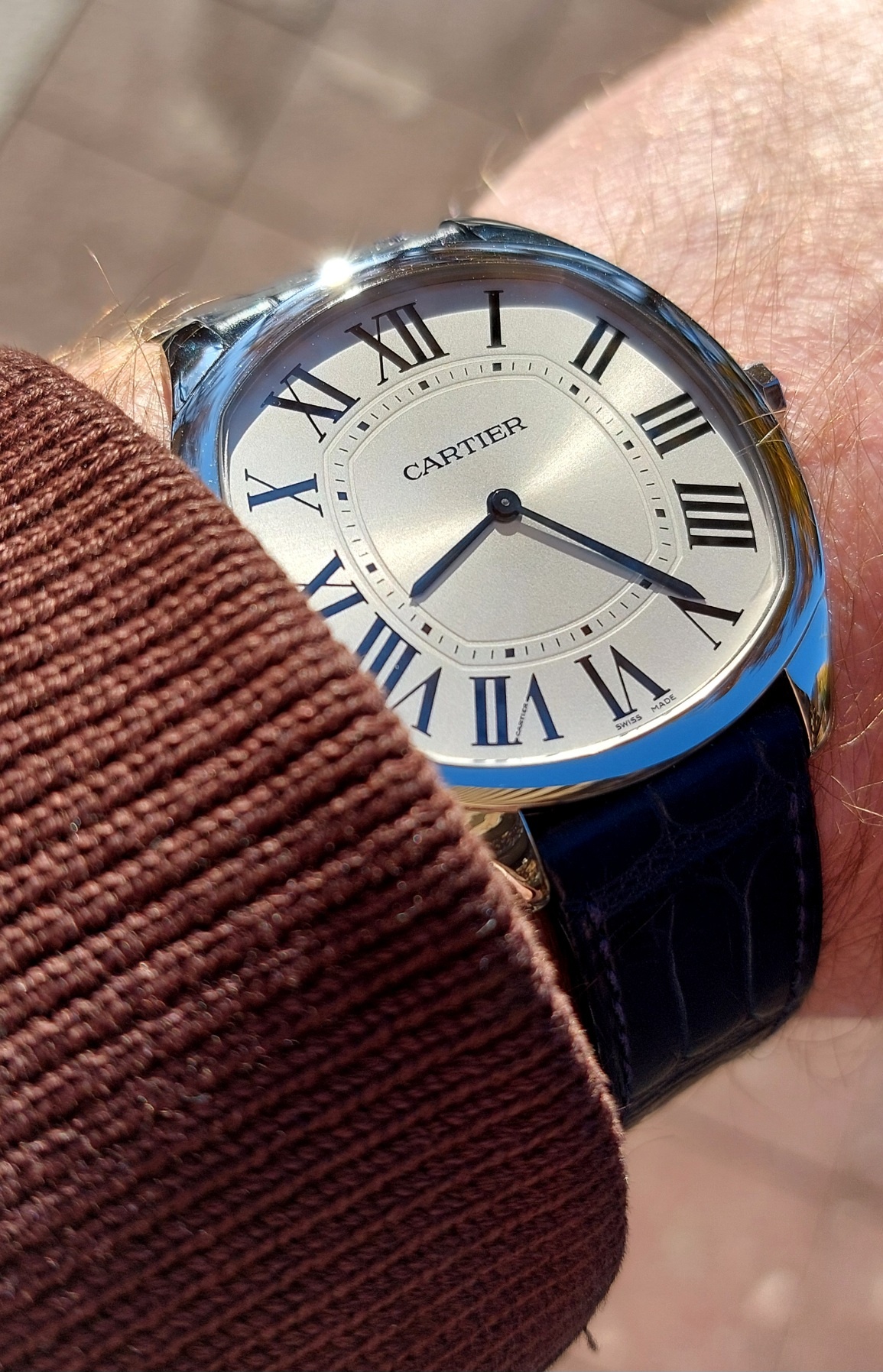 Celebrate Friday with a Cartier watch on your morning commute. Simple ...